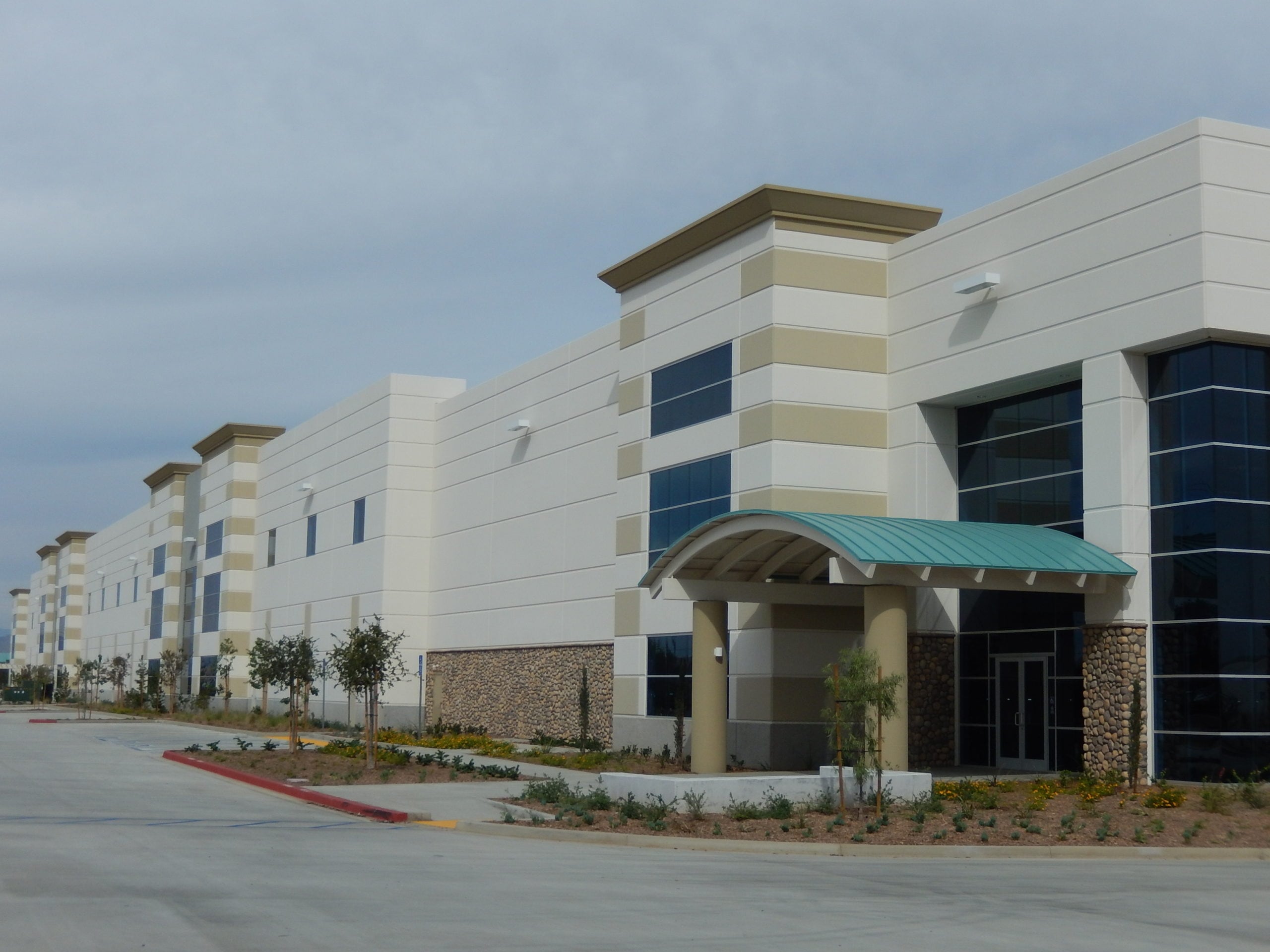 Duke Perris Logistics Center II - Steel Joist Institute